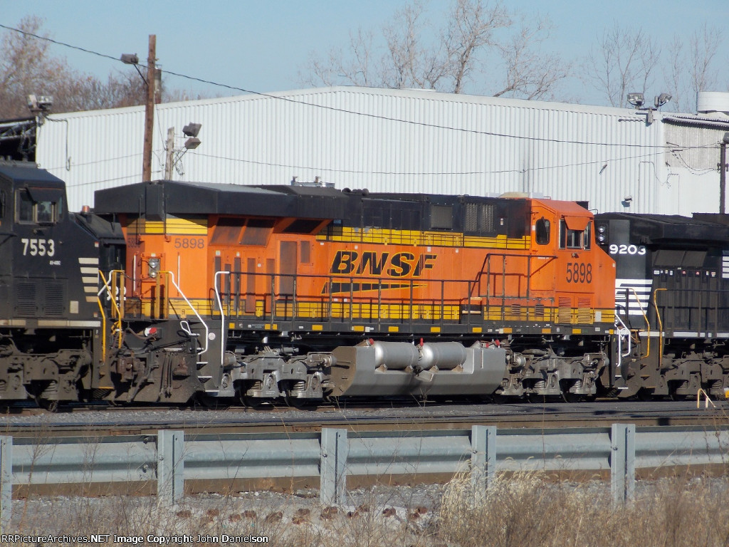 BNSF 5898